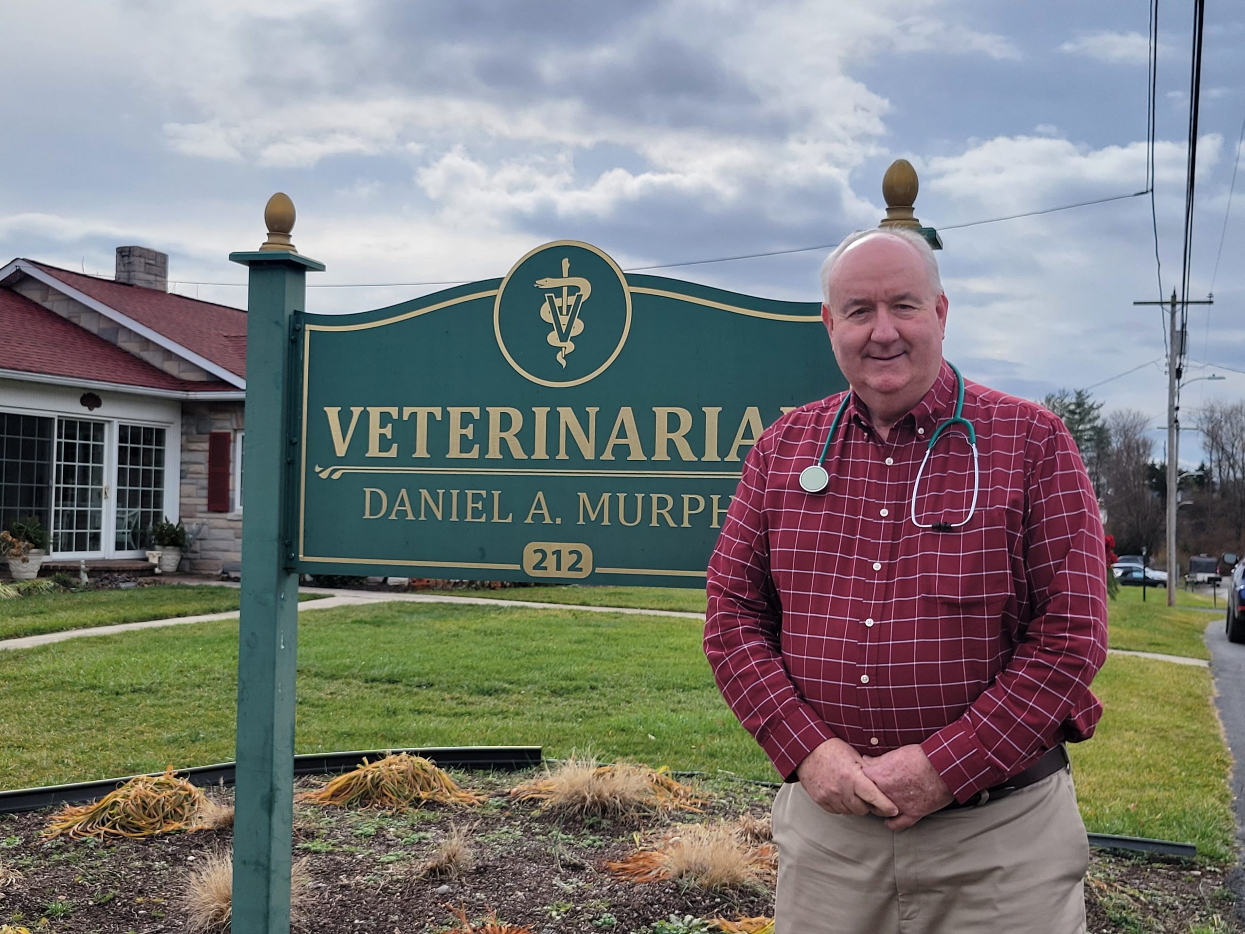 Murphy hanging up the stethoscope after career as Hancock vet - Hancock ...